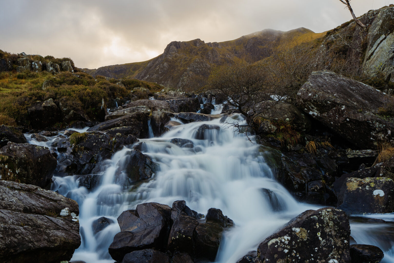 Cwm Idwal - In the Footsteps of Darwin, Between Light and Shadow - We ...